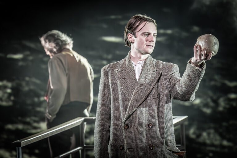 REVIEW: Hamlet, Royal Shakespeare Theatre (2025) | TheatreVibe